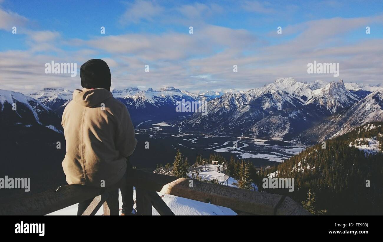 Man urban rear view hi-res stock photography and images - Alamy