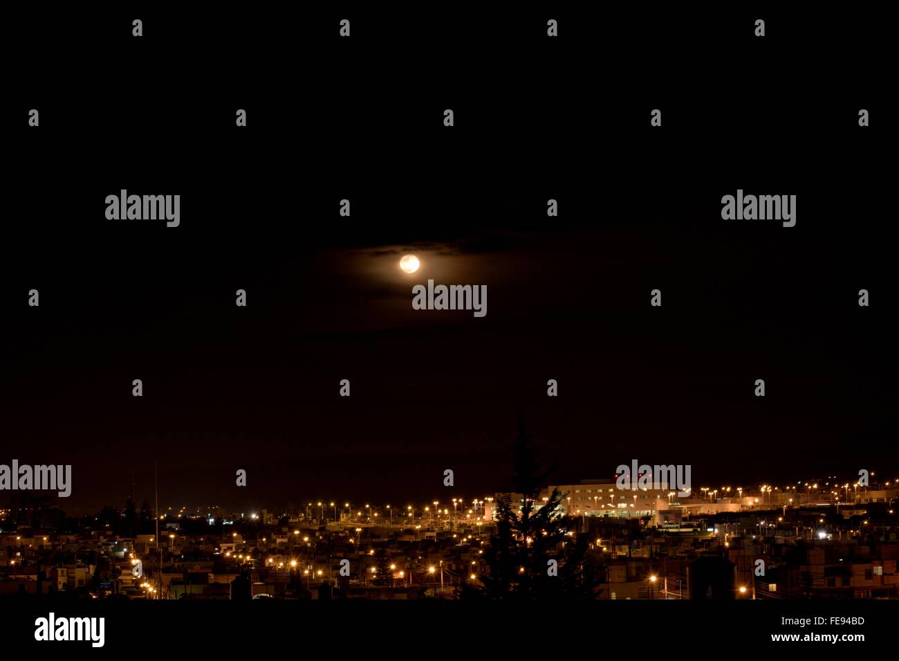 Night shining cloud hi-res stock photography and images - Alamy