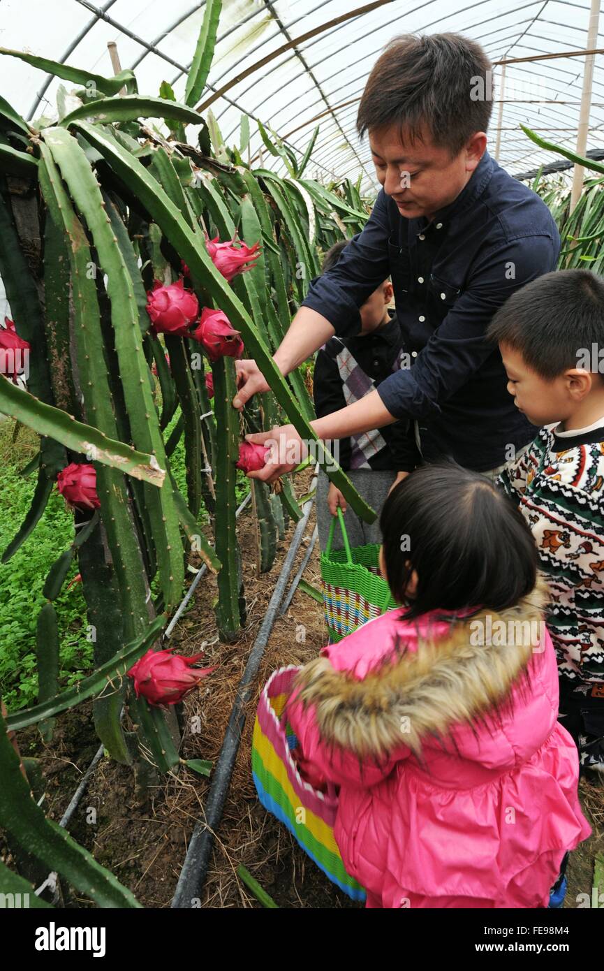 Hangzhou, China's Zhejiang Province. 19th Nov, 2015. Children learn to ...