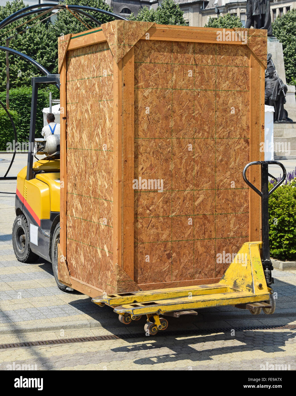 Forklift lifting container box hi-res stock photography and images - Alamy
