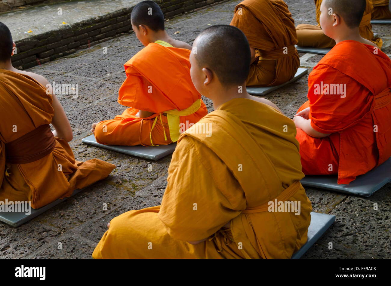 Zen monks meditating hi-res stock photography and images - Alamy