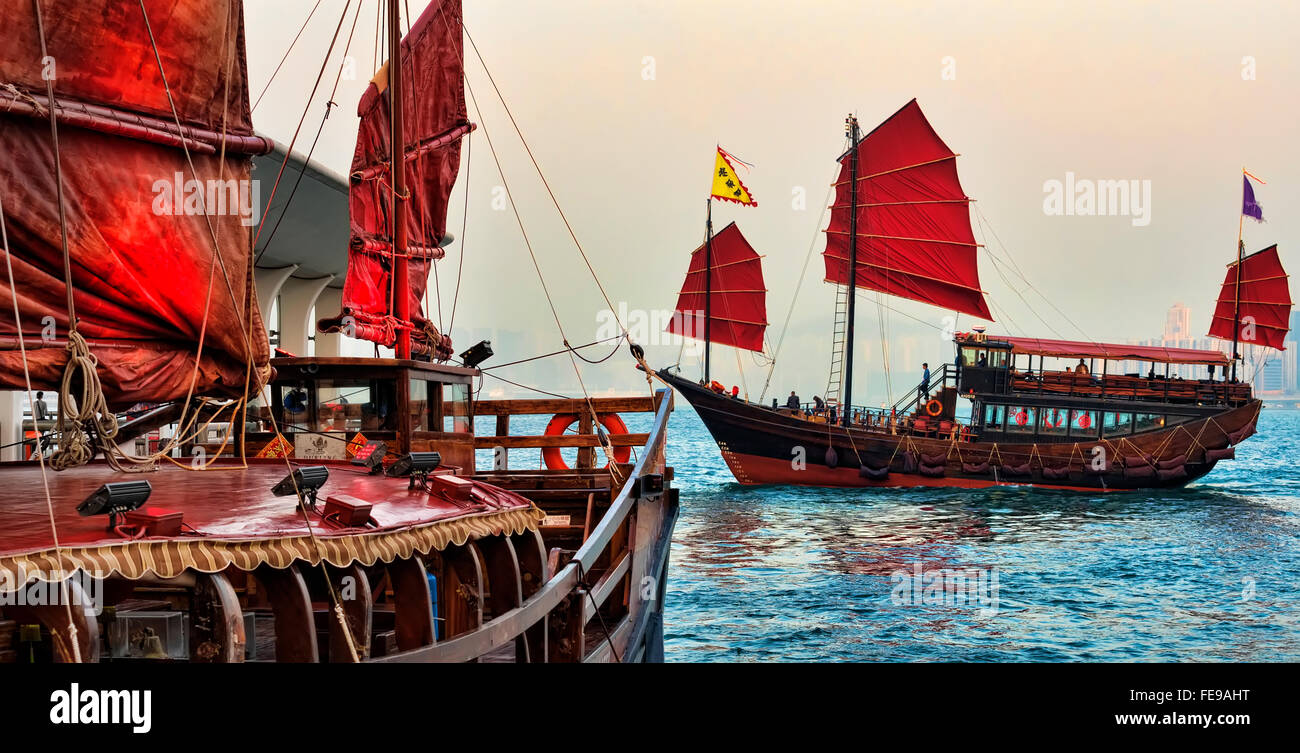 Traditional Chinese junks, Victoria harbor, Hong Kong, China Stock ...