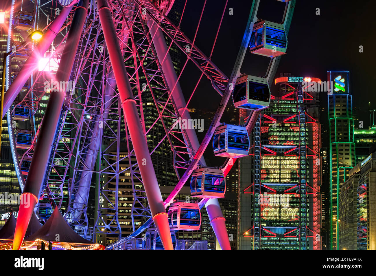 The observation wheel, and HSBC building lighting in Chinese ...