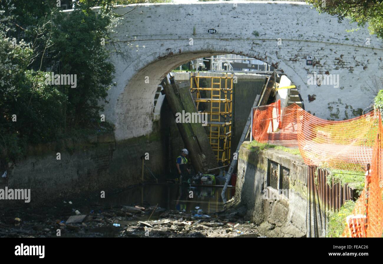 Grand union canal architecture hi-res stock photography and images - Alamy