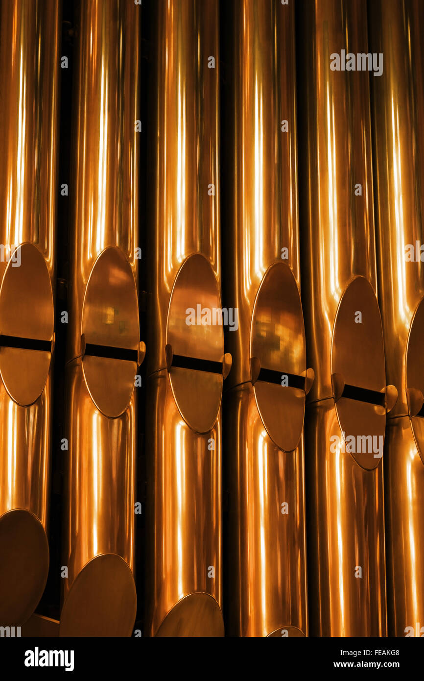 Shining metal organ pipes hi-res stock photography and images - Alamy
