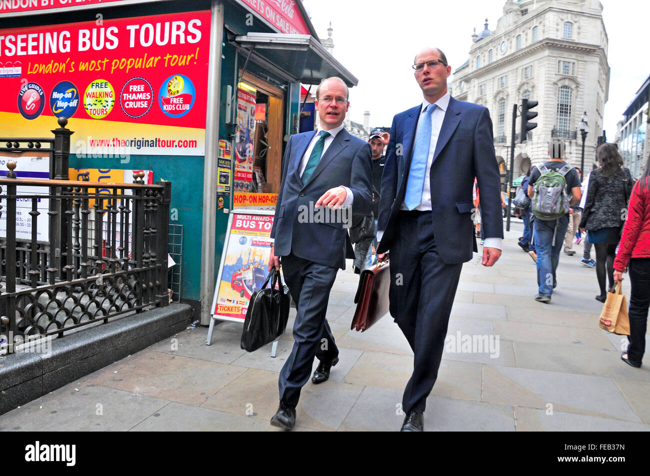 London city businessmen people hi-res stock photography and images - Alamy