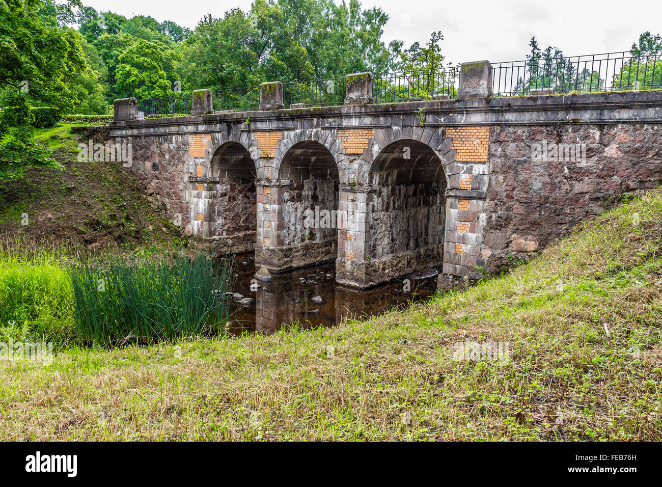 old stone bridge Stock Photo - Alamy
