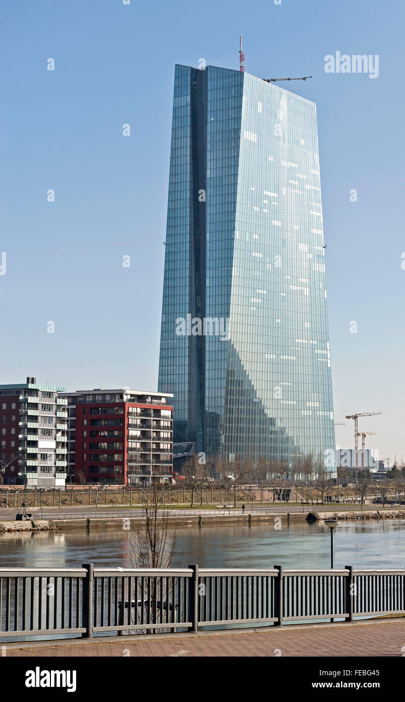 Construction working on high rise office hi-res stock photography and ...