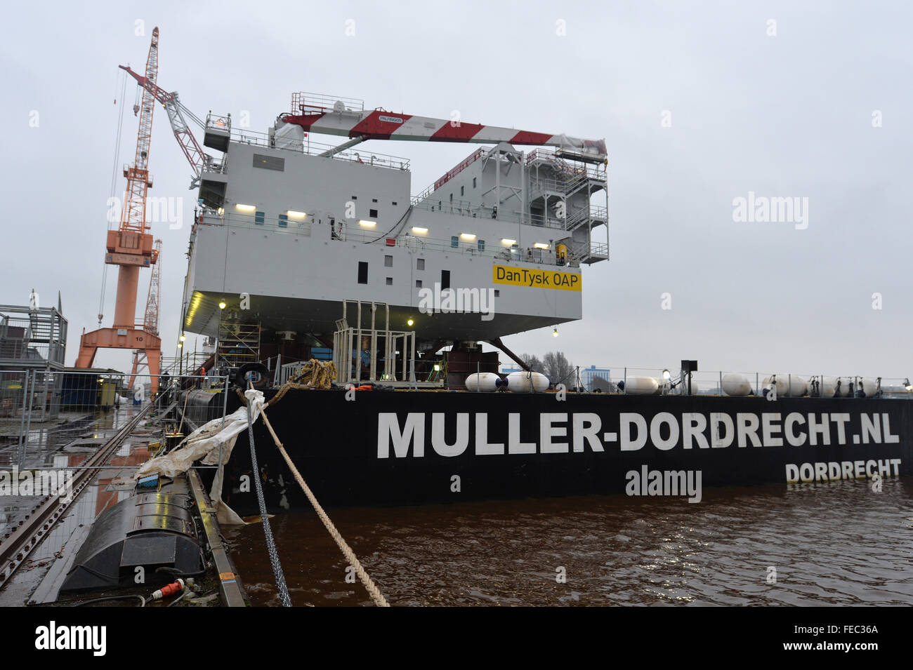 Living offshore hi-res stock photography and images - Alamy