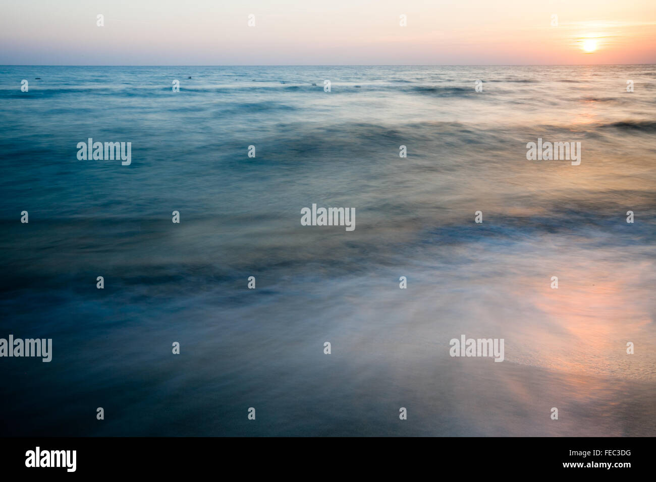 Ocean waves sounds hi-res stock photography and images - Alamy