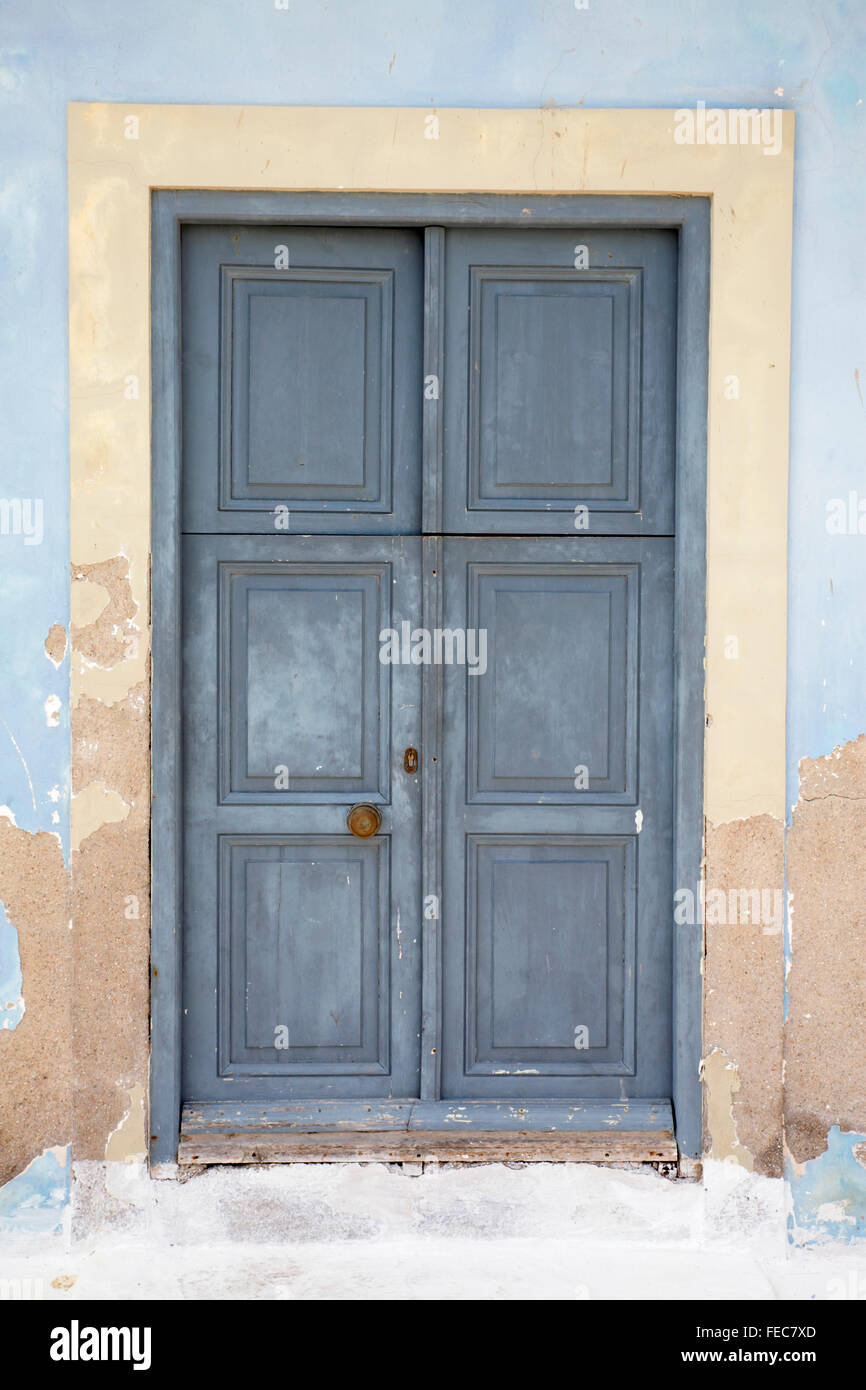 Old wooden door greece hi-res stock photography and images - Alamy