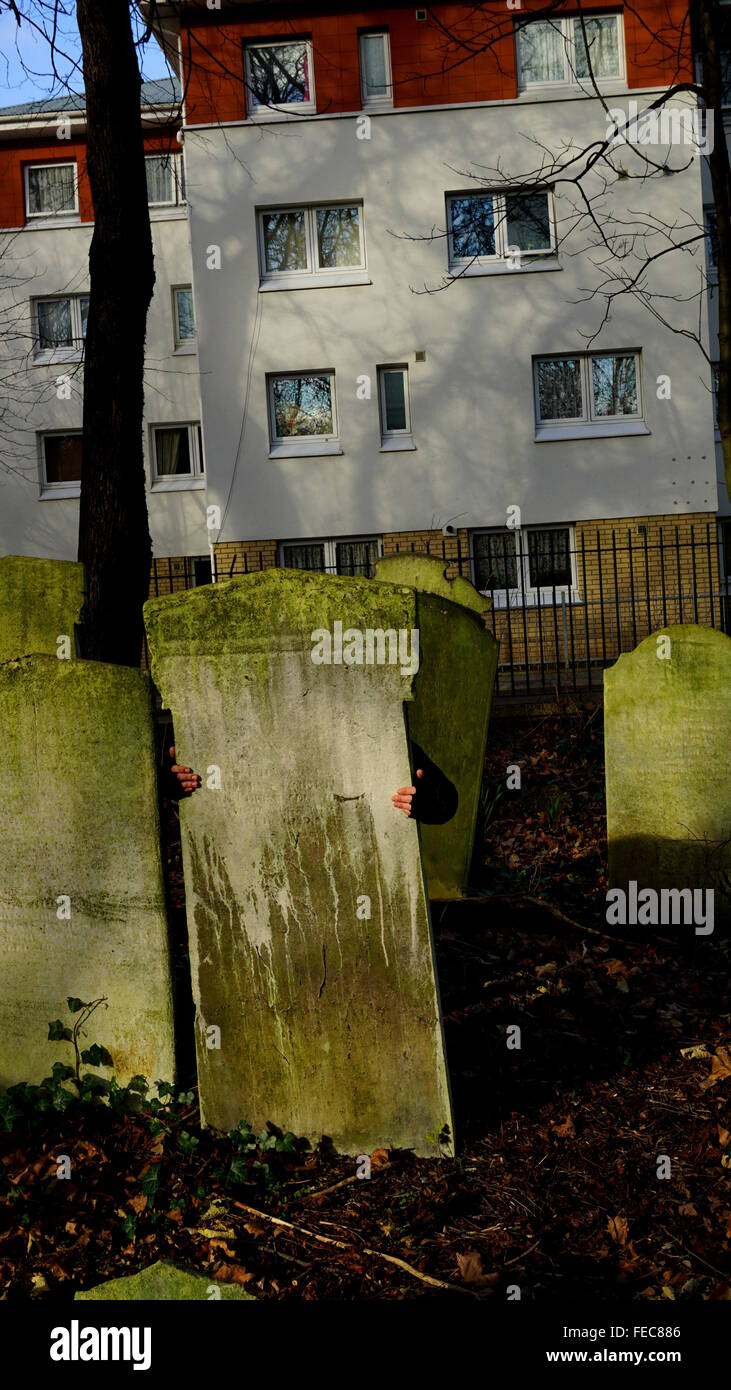 Flats overlooking cemetery hi-res stock photography and images - Alamy