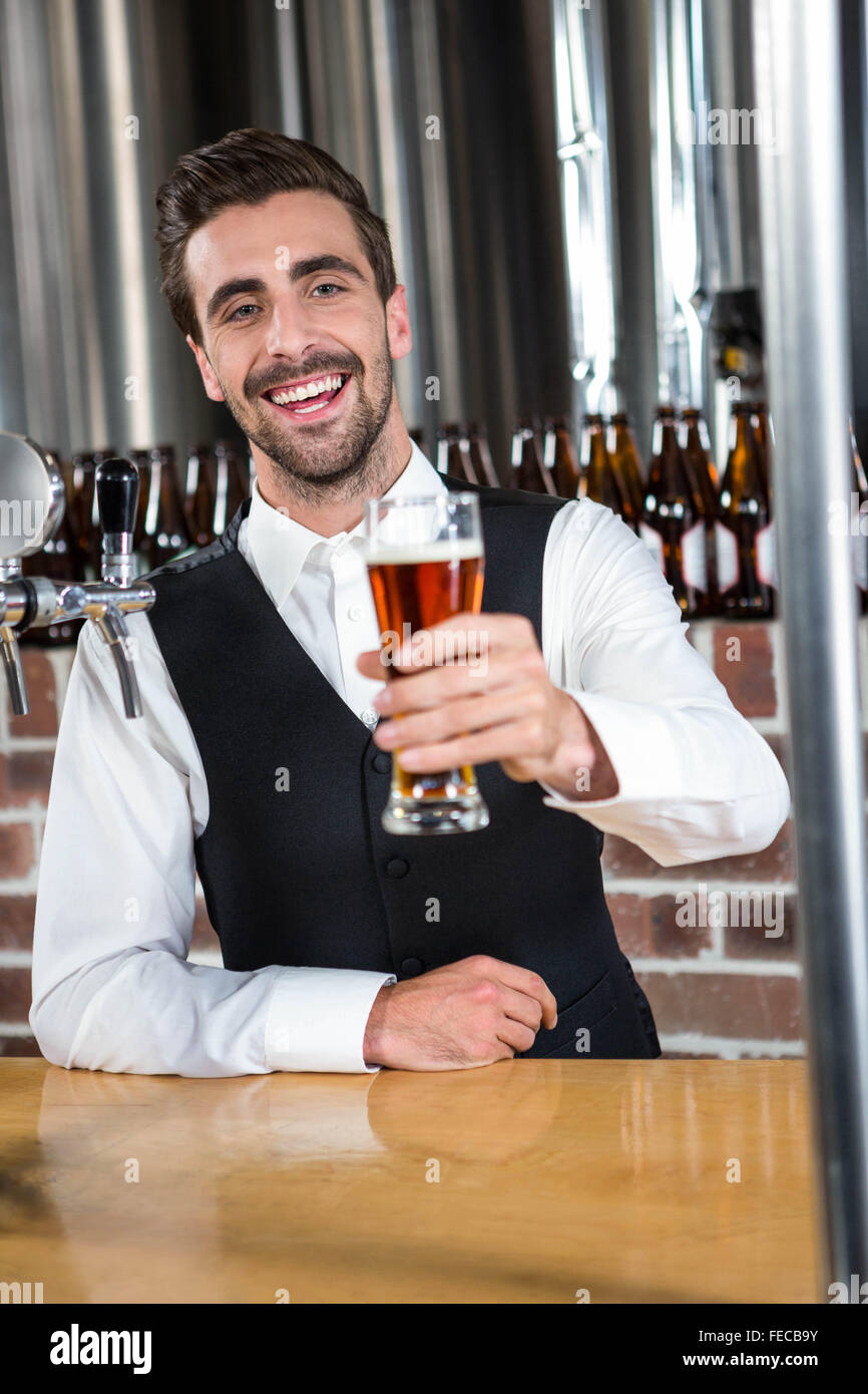 Pulling a beer pump hi-res stock photography and images - Alamy