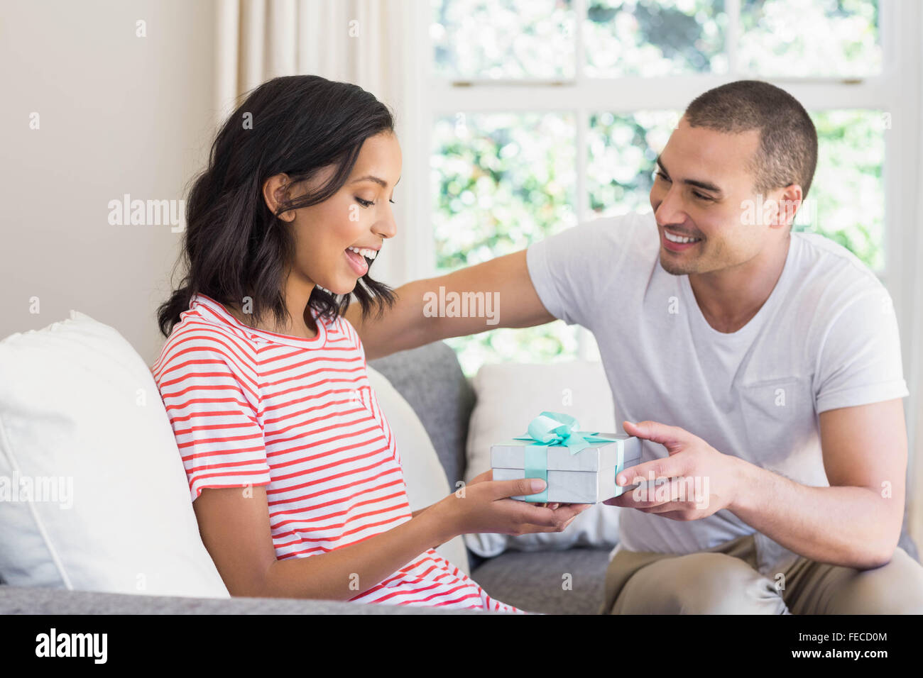 Couple gifting a present hi-res stock photography and images - Alamy