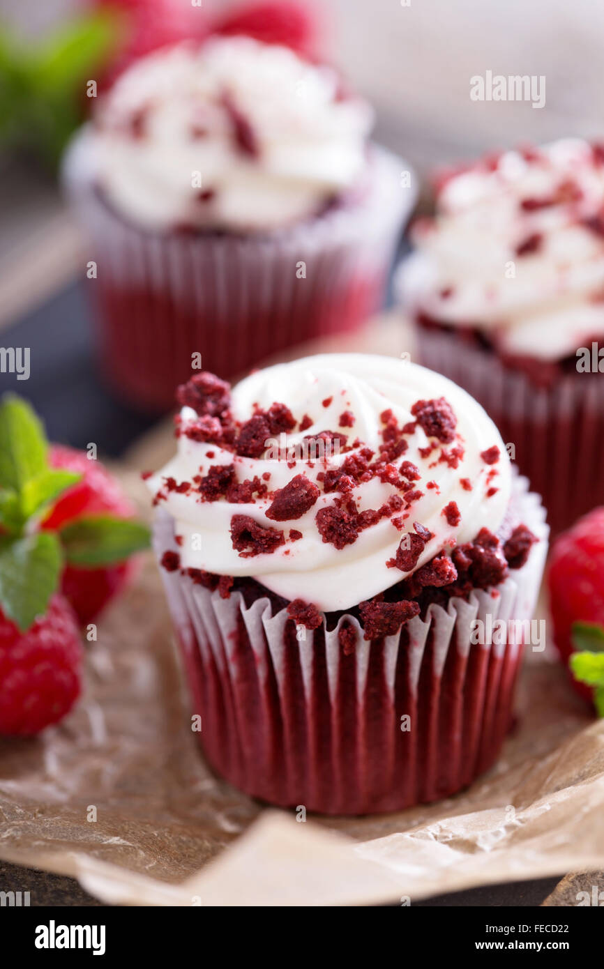 Red velvet cupcakes on parchment rustic background Stock Photo - Alamy