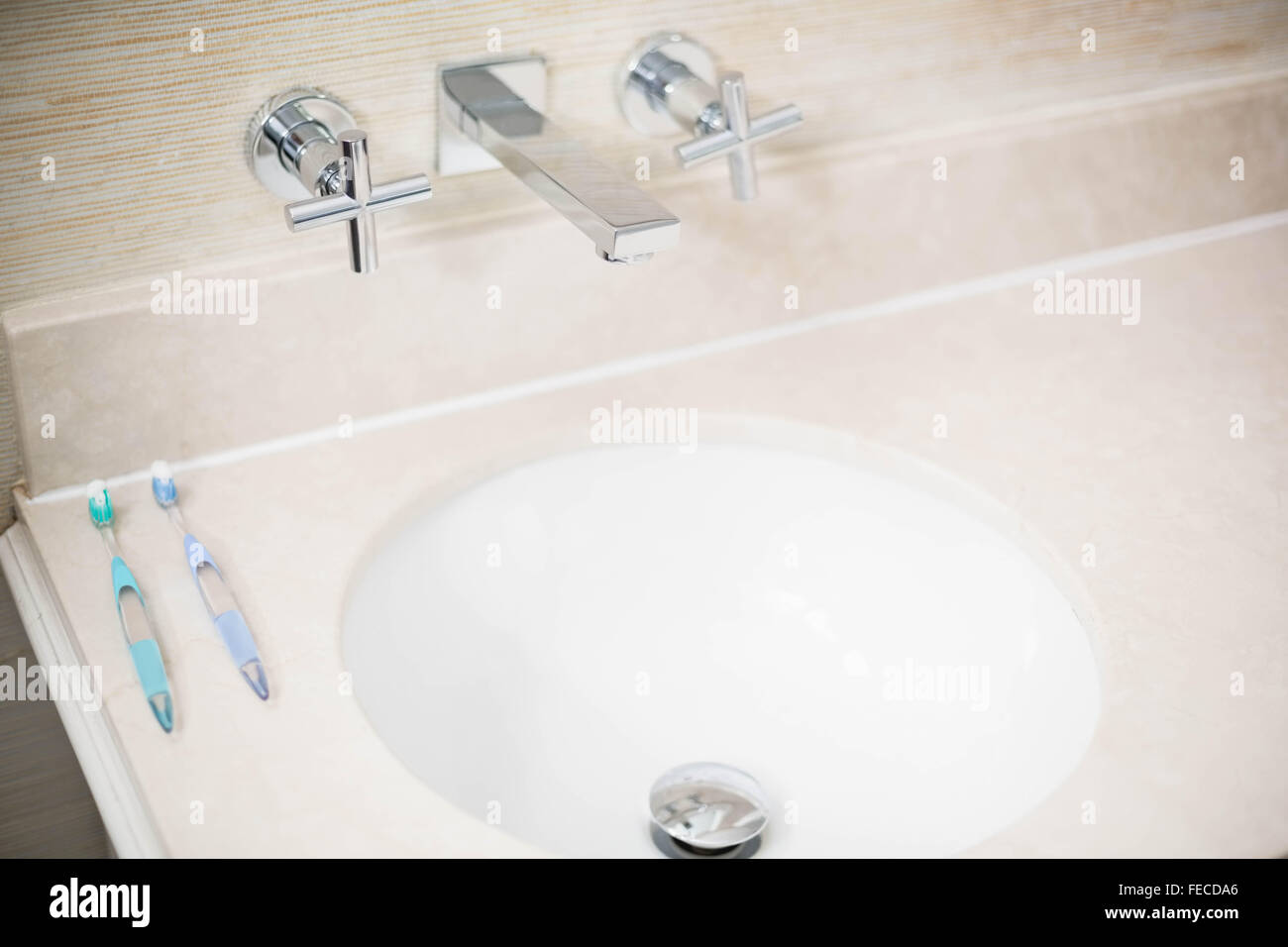 Cleaning sink with toothbrush hi-res stock photography and images - Alamy