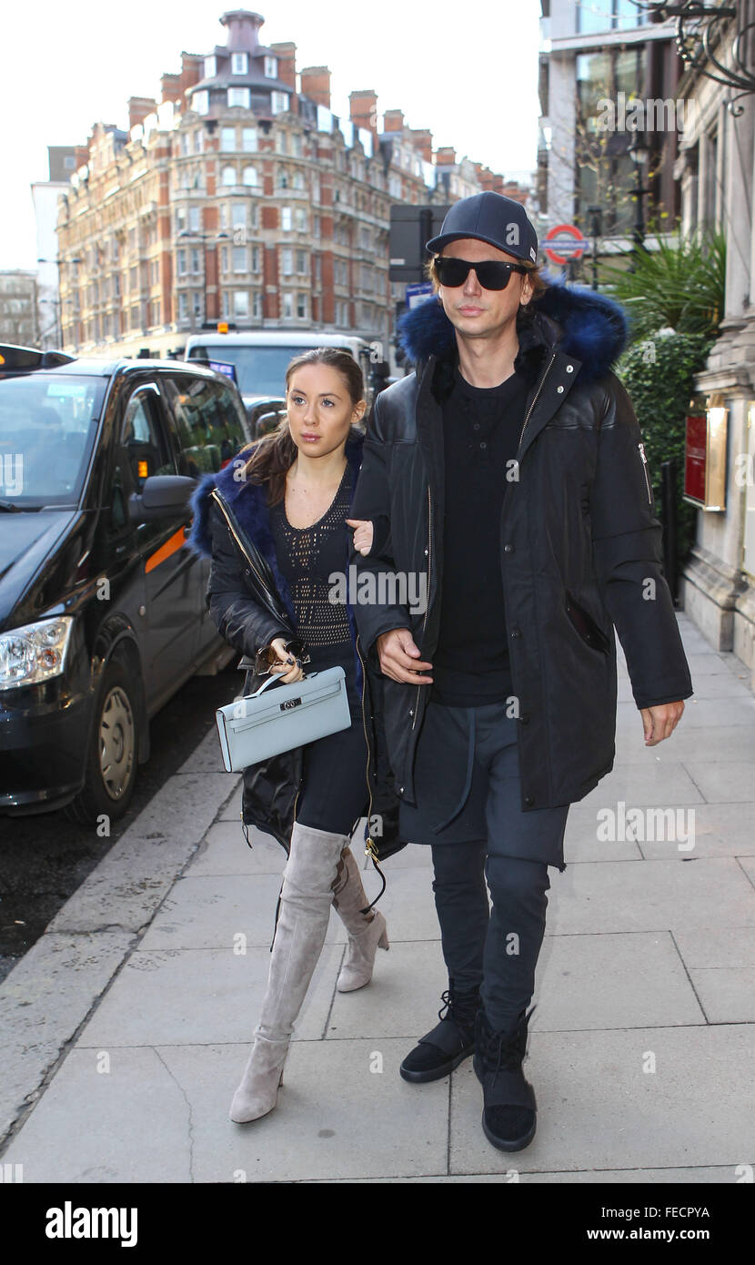 Jonathan Cheban leaves his London hotel and says goodbye to girlfriend ...