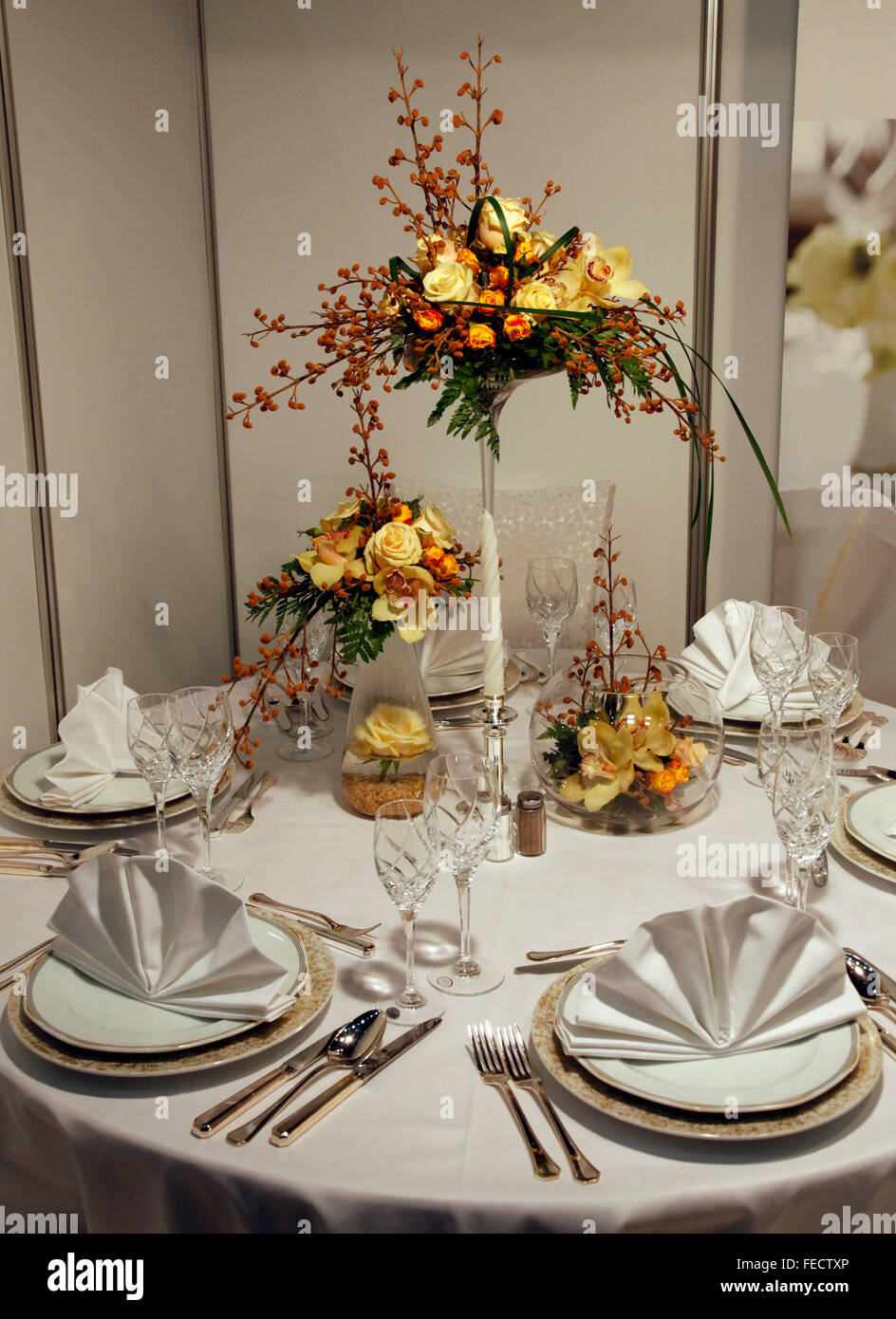Beautiful table set for wedding Stock Photo - Alamy