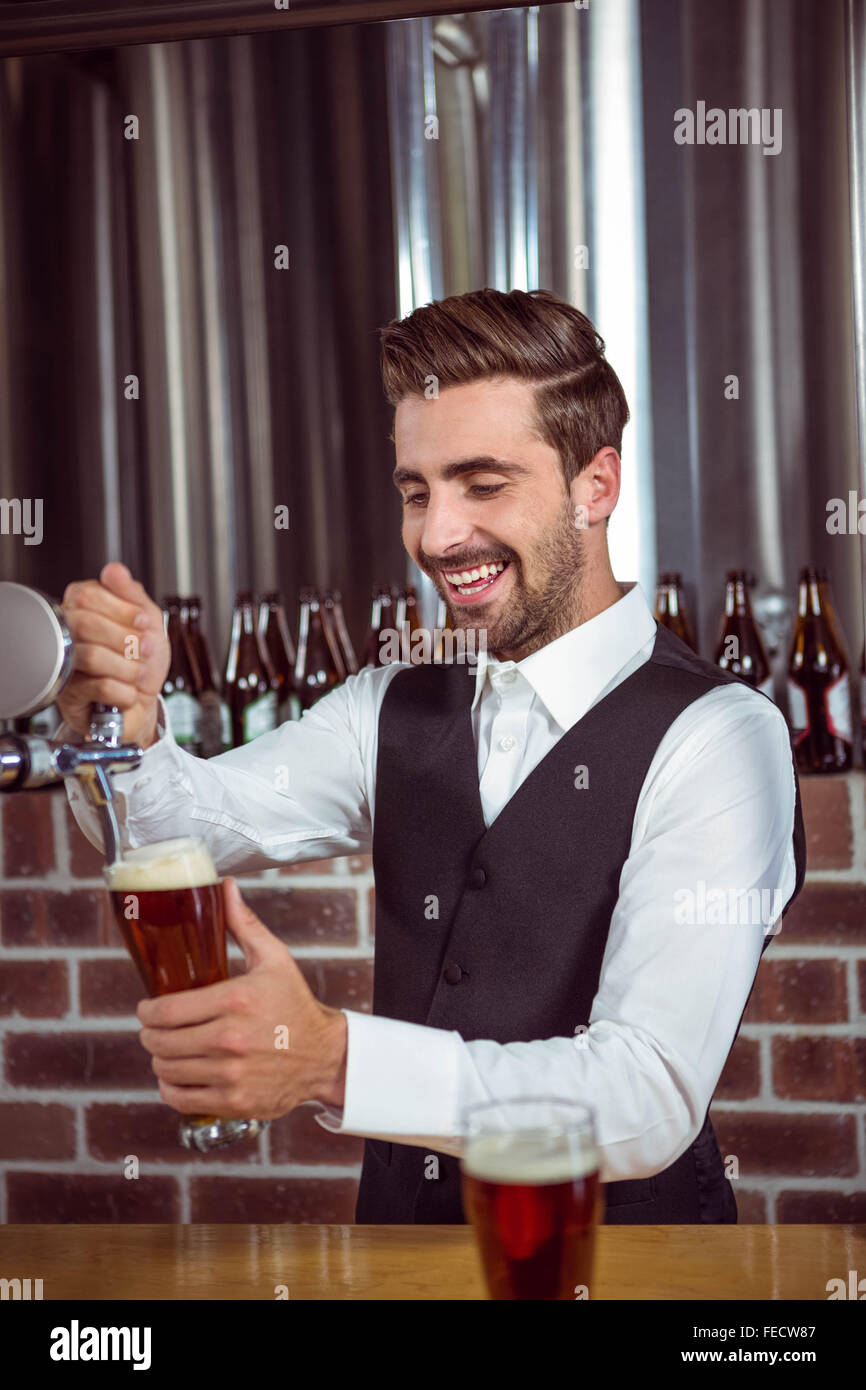 Man filling pint glass hi-res stock photography and images - Alamy
