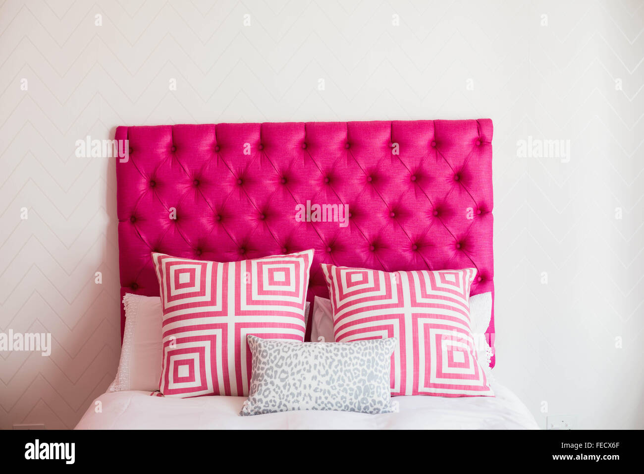 Pink bed hi-res stock photography and images - Alamy