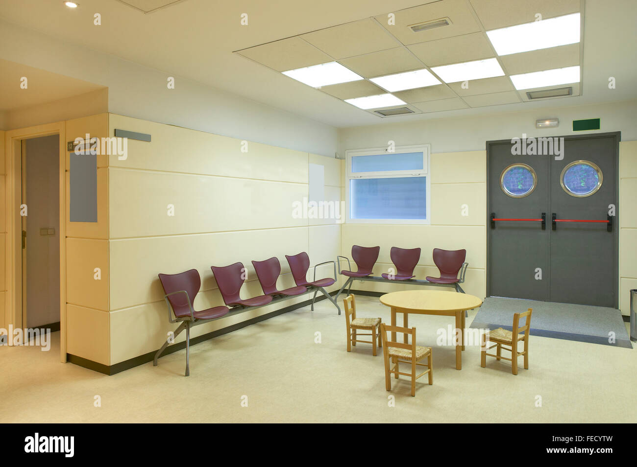 Modern building waiting area with metallic chairs Stock Photo - Alamy