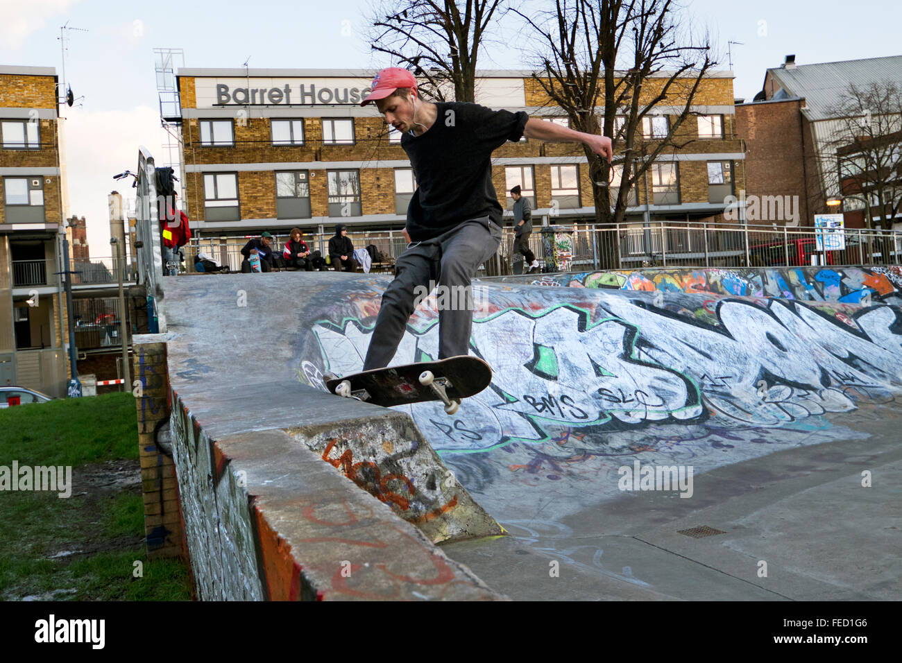 London skate park hi-res stock photography and images - Alamy