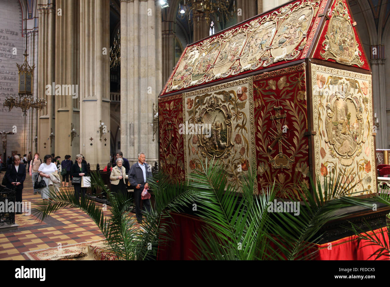 On Good Friday, people pray in front of God's tomb in the Zagreb ...