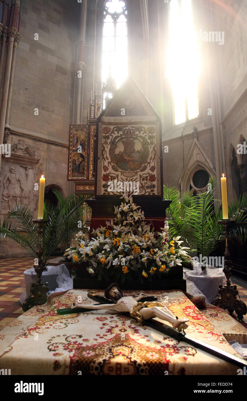 The crucifix in front of God's tomb, was exhibited on Holy Saturday and ...