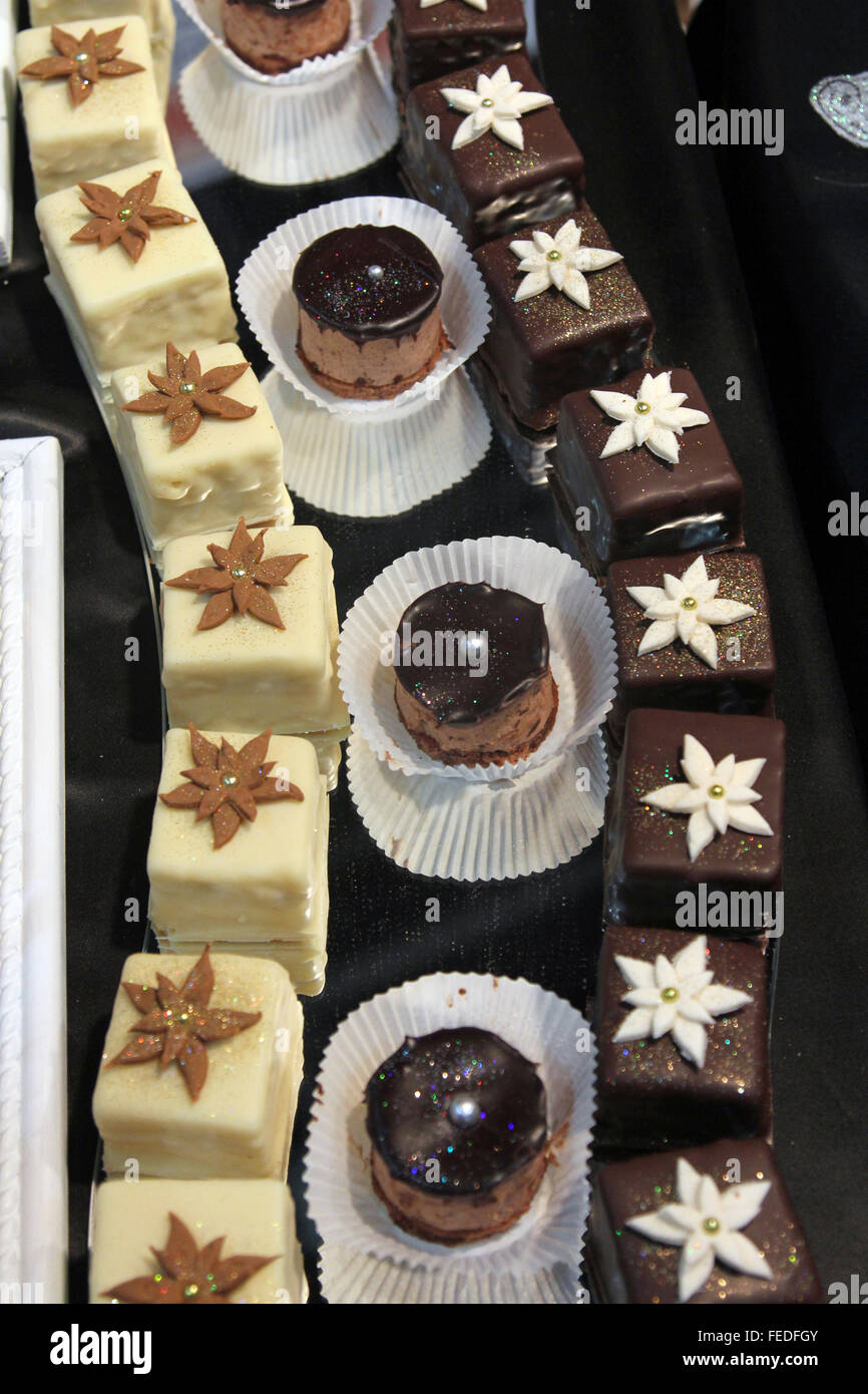 Gold pastry hi-res stock photography and images - Alamy