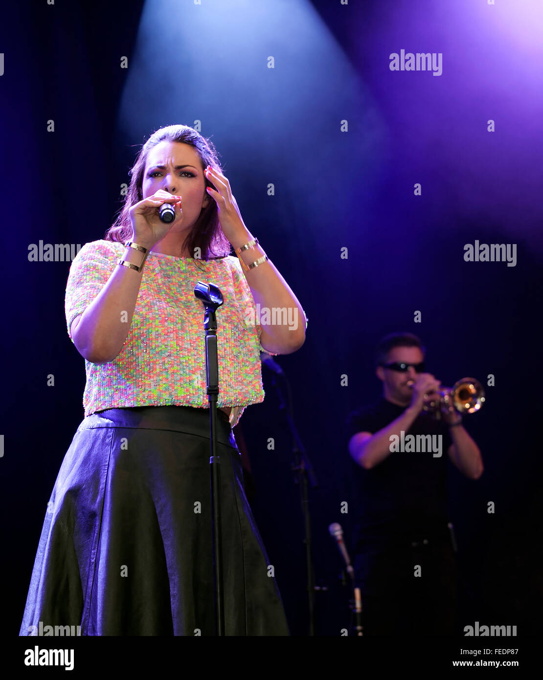 Singer blue dress hi-res stock photography and images - Alamy