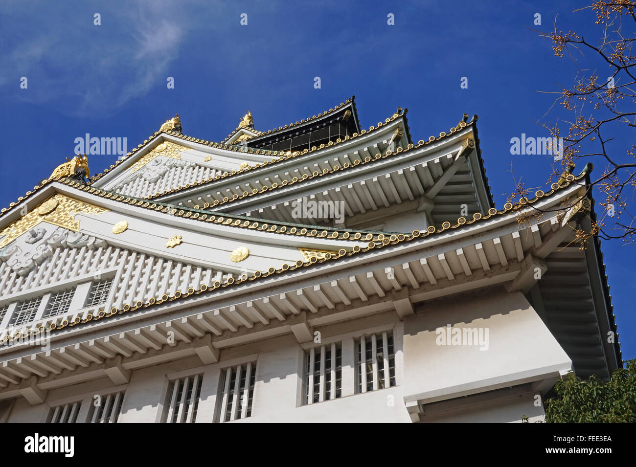 Japanese castle roof decoration hi-res stock photography and images - Alamy