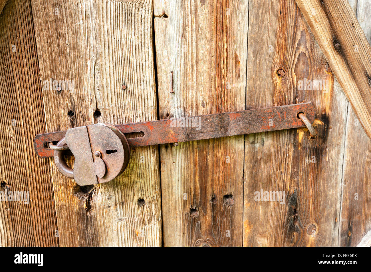 padlock wooden door Stock Photo - Alamy