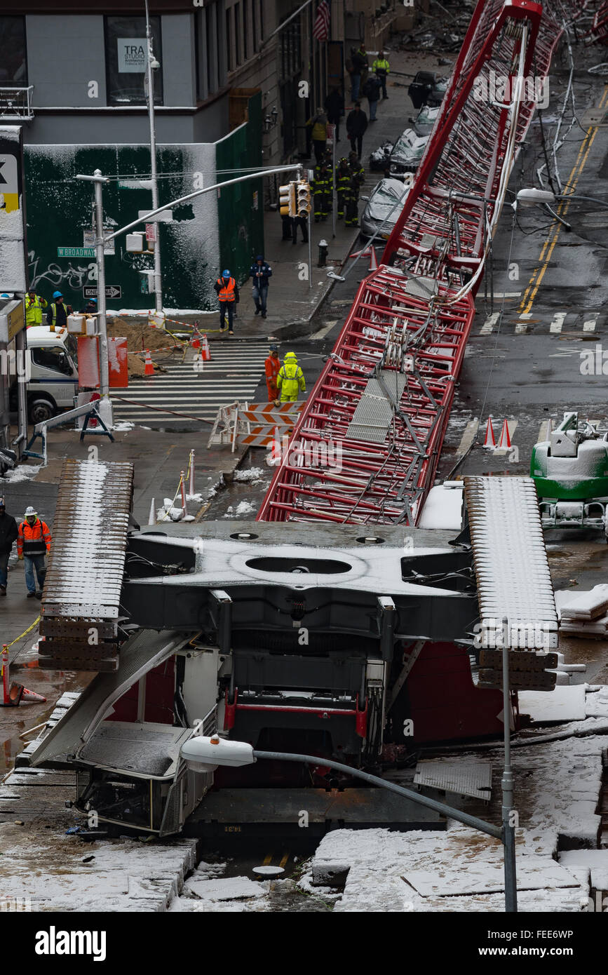 New York, USA. 05th Feb, 2016. The wreckage of a construction crane ...