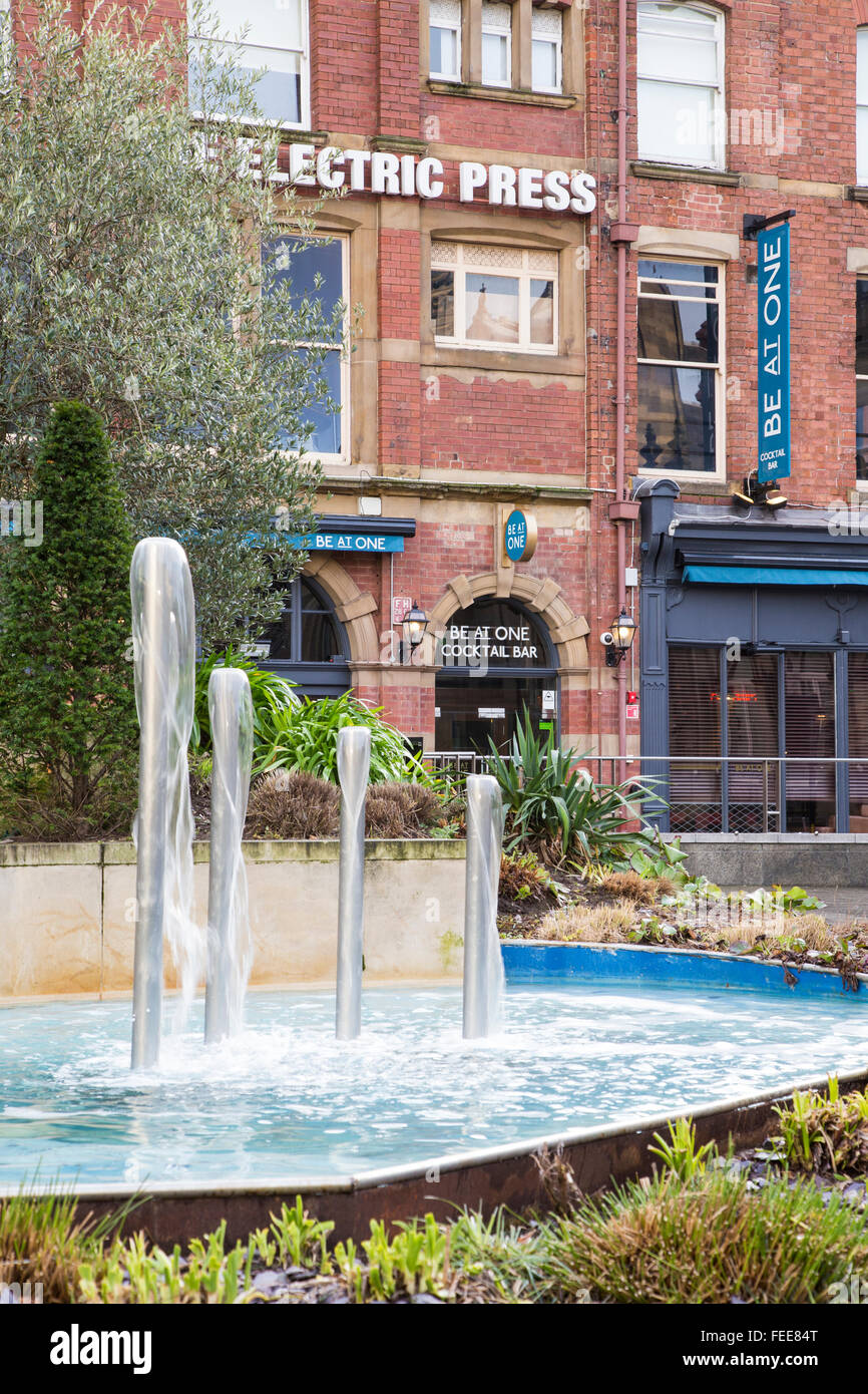 Central square leeds hi-res stock photography and images - Alamy