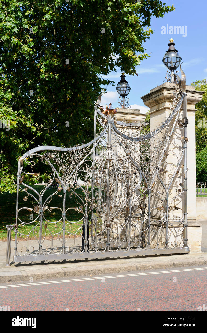 Garden gates london hi-res stock photography and images - Alamy