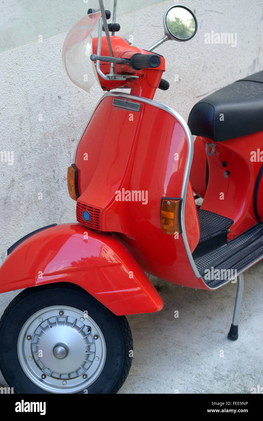 Close up of classic vintage scooter Stock Photo - Alamy