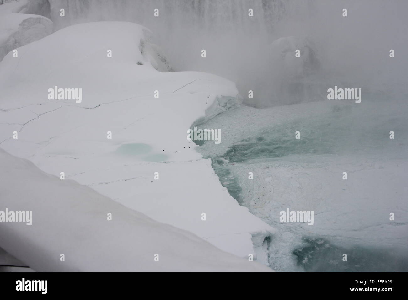Looking down into the Niagara Gorge at the massive ice buildup Stock ...