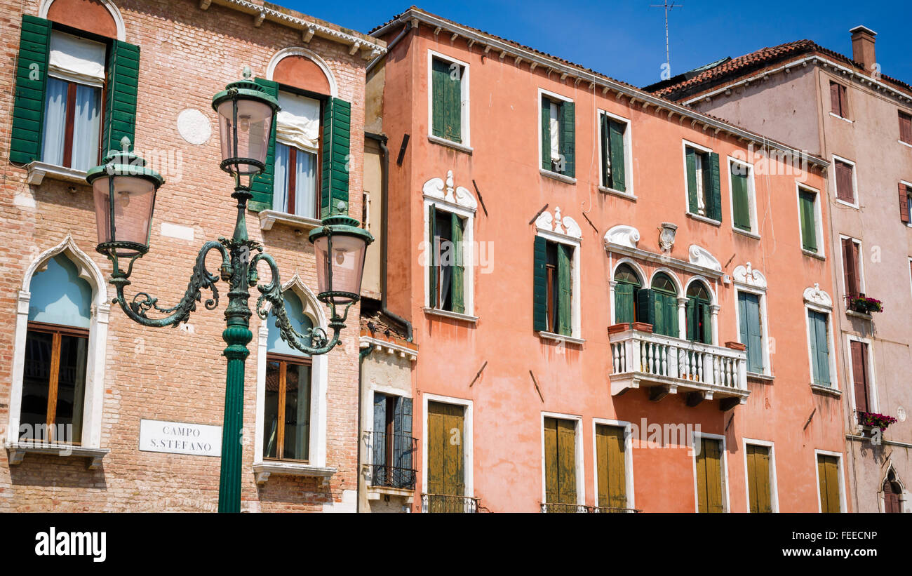 Lamp post and houses, Venice, Veneto, Italy Stock Photo - Alamy