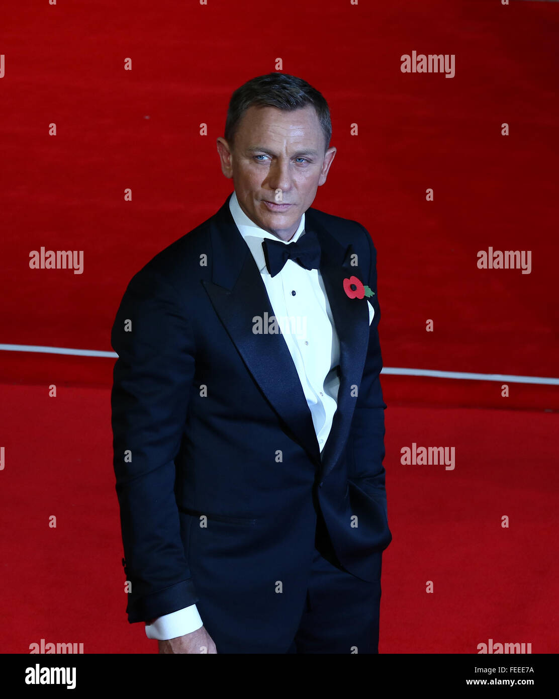 James bond daniel craig hi-res stock photography and images - Alamy