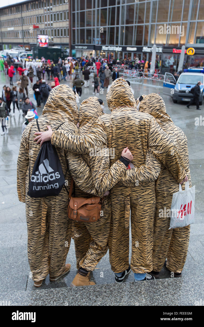 Street carnival party at shrove Thursday in Cologne, Germany Stock ...