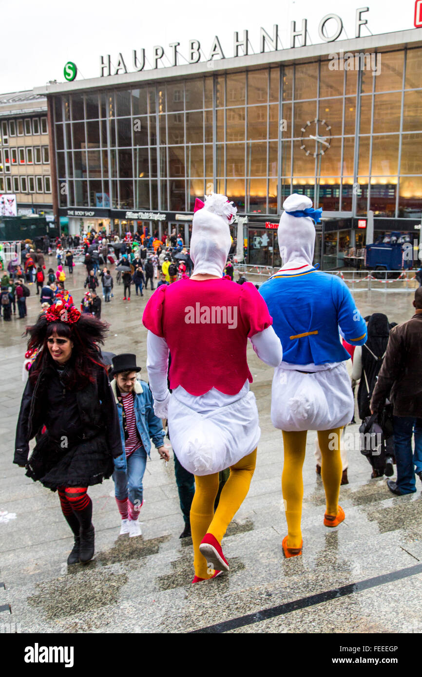 Street carnival party at shrove Thursday in Cologne, Germany Stock ...