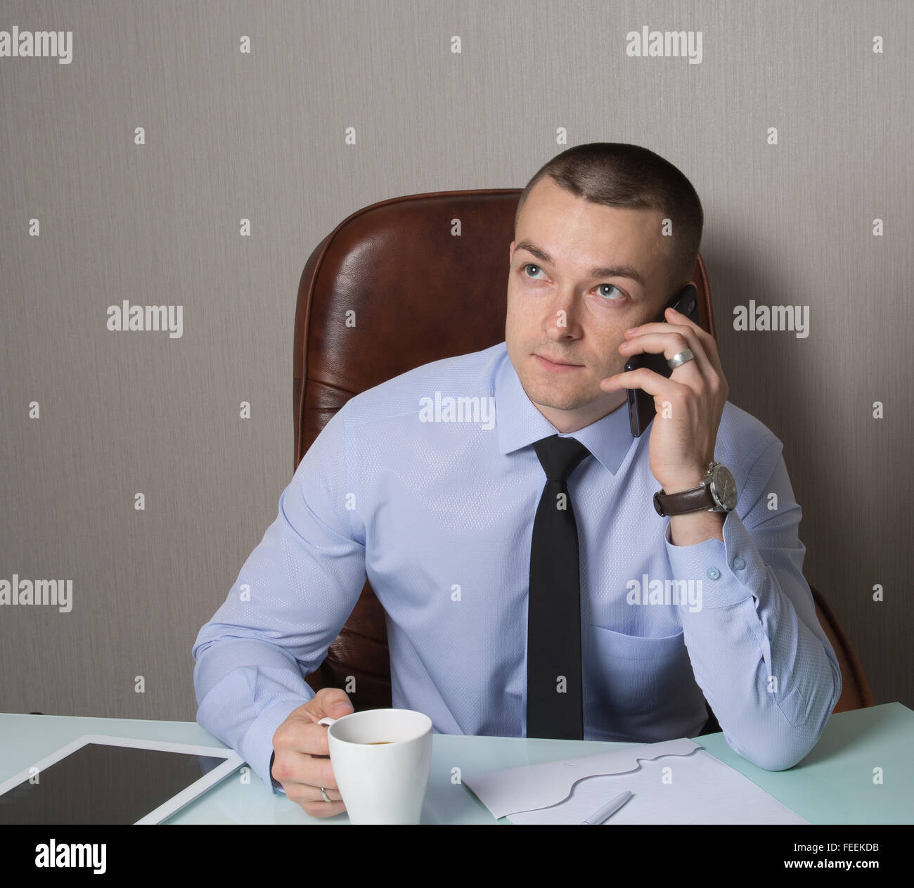 men employee in the workplace Stock Photo - Alamy