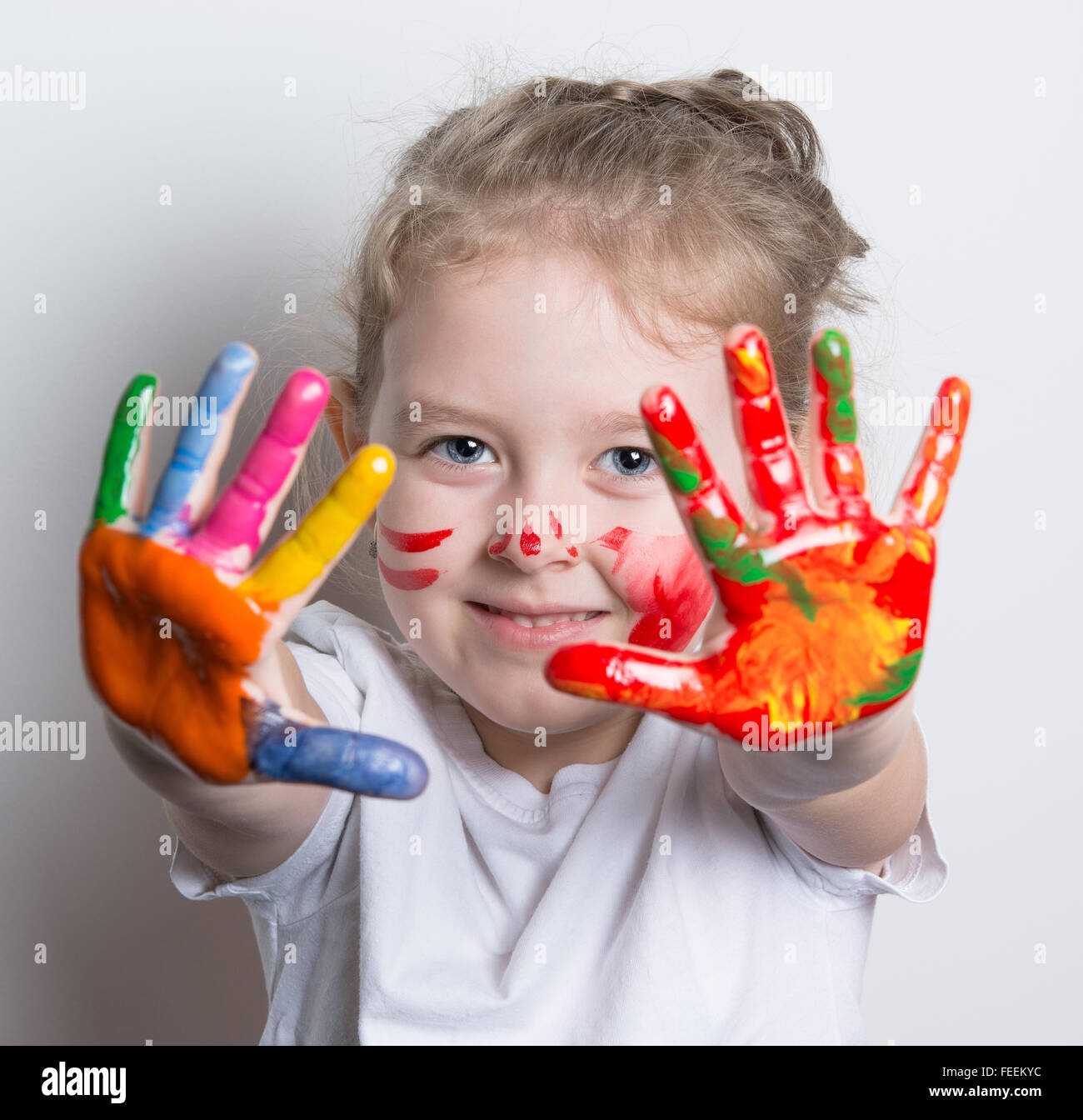 Girl paint palette hi-res stock photography and images - Alamy