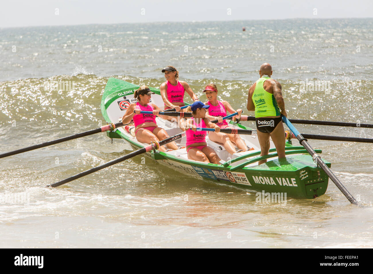 Women surfboat racing hi-res stock photography and images - Alamy