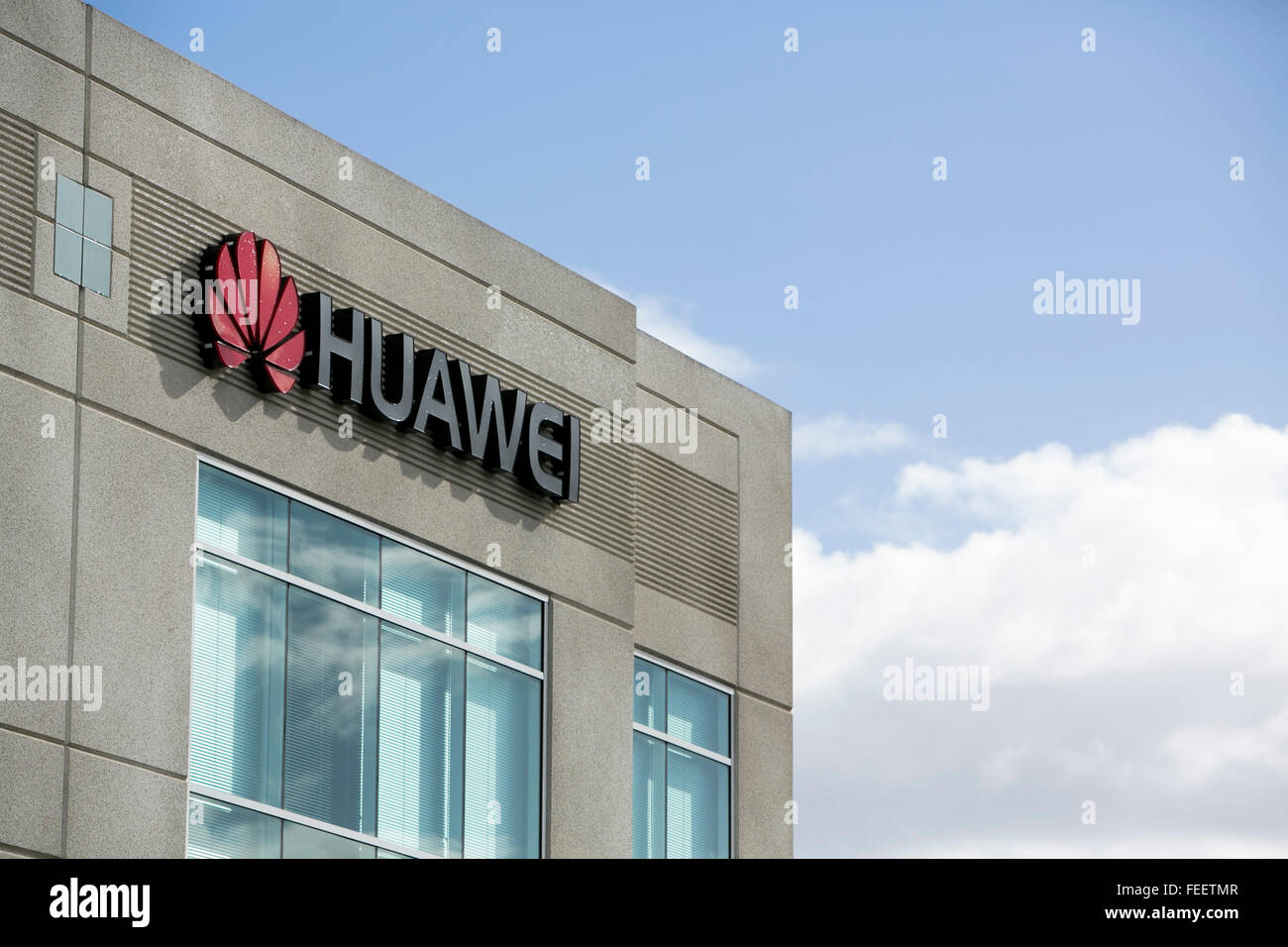 Huawei logo hi-res stock photography and images - Alamy