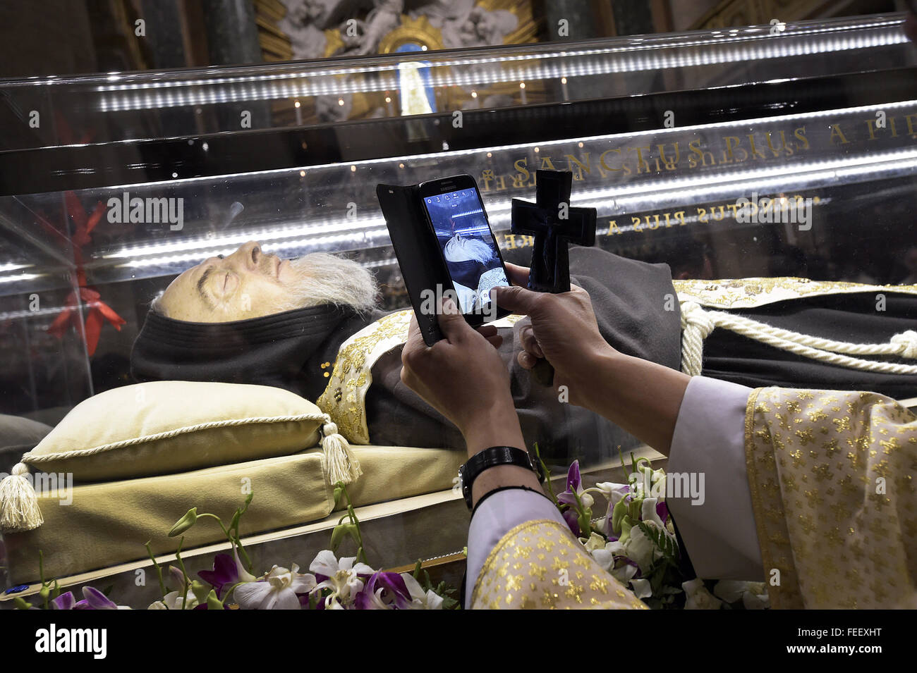 Padre pio remains hi-res stock photography and images - Alamy