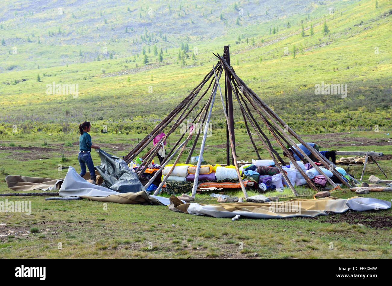 Duhkha (same as Tsaatan) people putting down their tent Stock Photo - Alamy