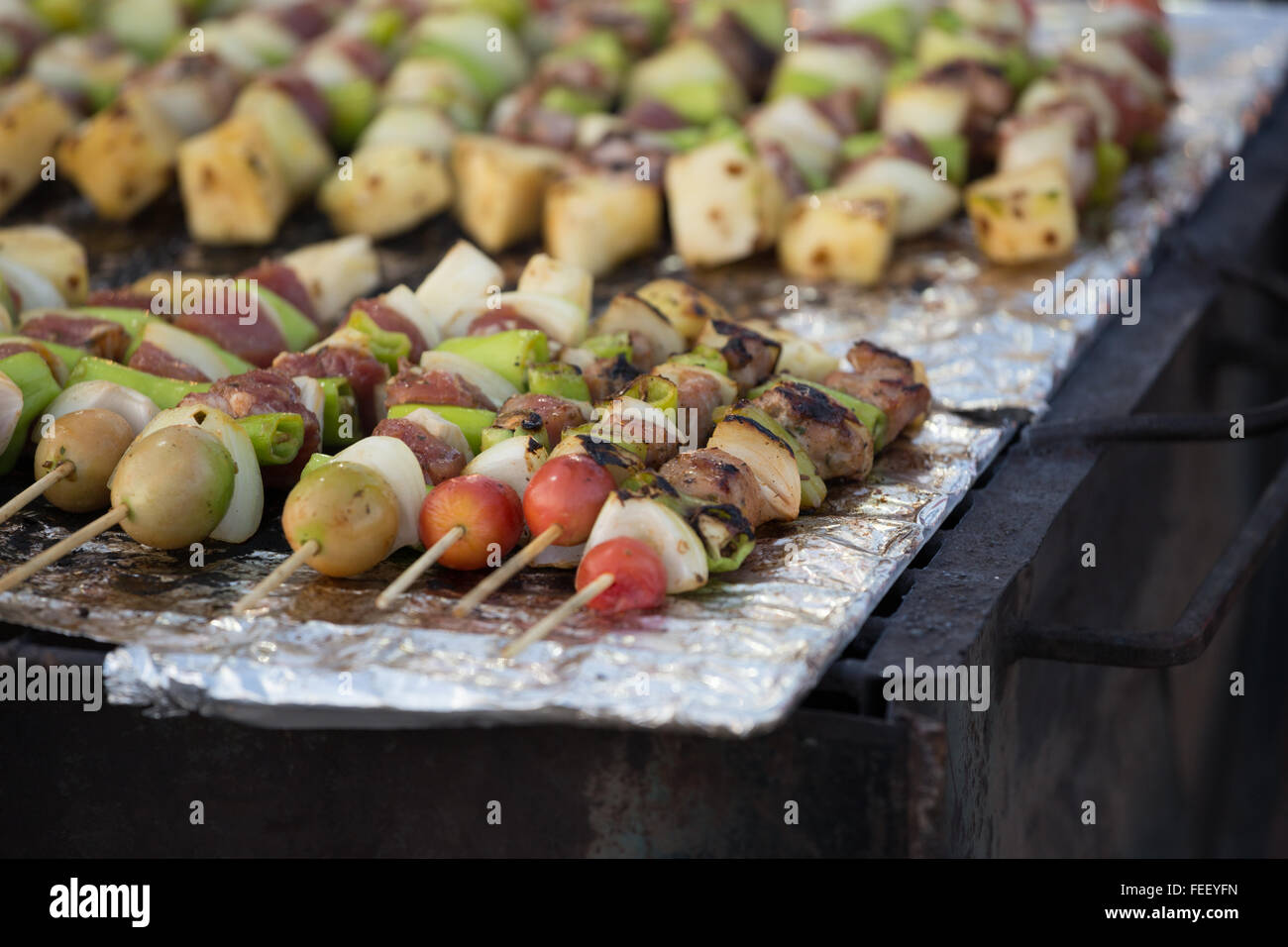 Vegetable skewers cooking market hi-res stock photography and images ...