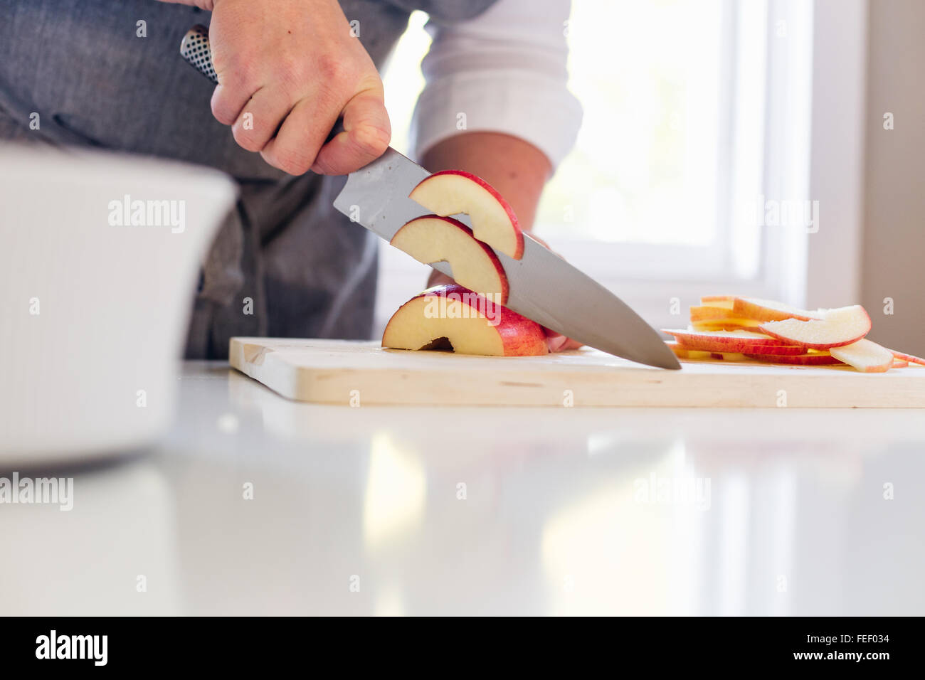 Cutting woman hi-res stock photography and images - Alamy