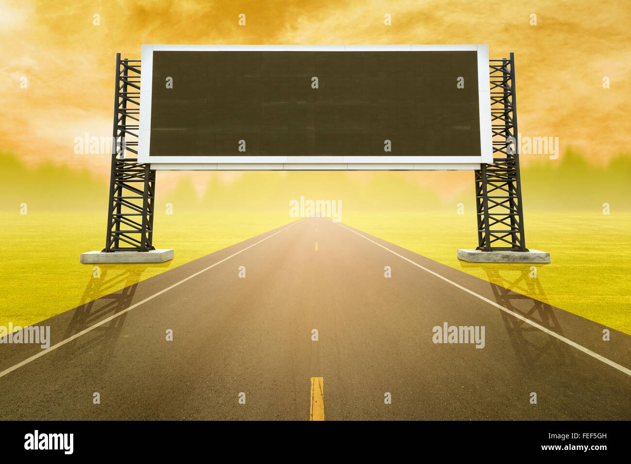 Blank green highway road signs hi-res stock photography and images - Alamy